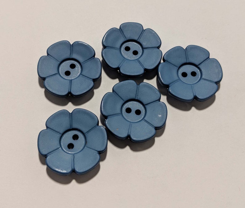 Daisy Blue Teal Flower Plastic Button - 28mm / 1 1/8 Inch - Dill ...