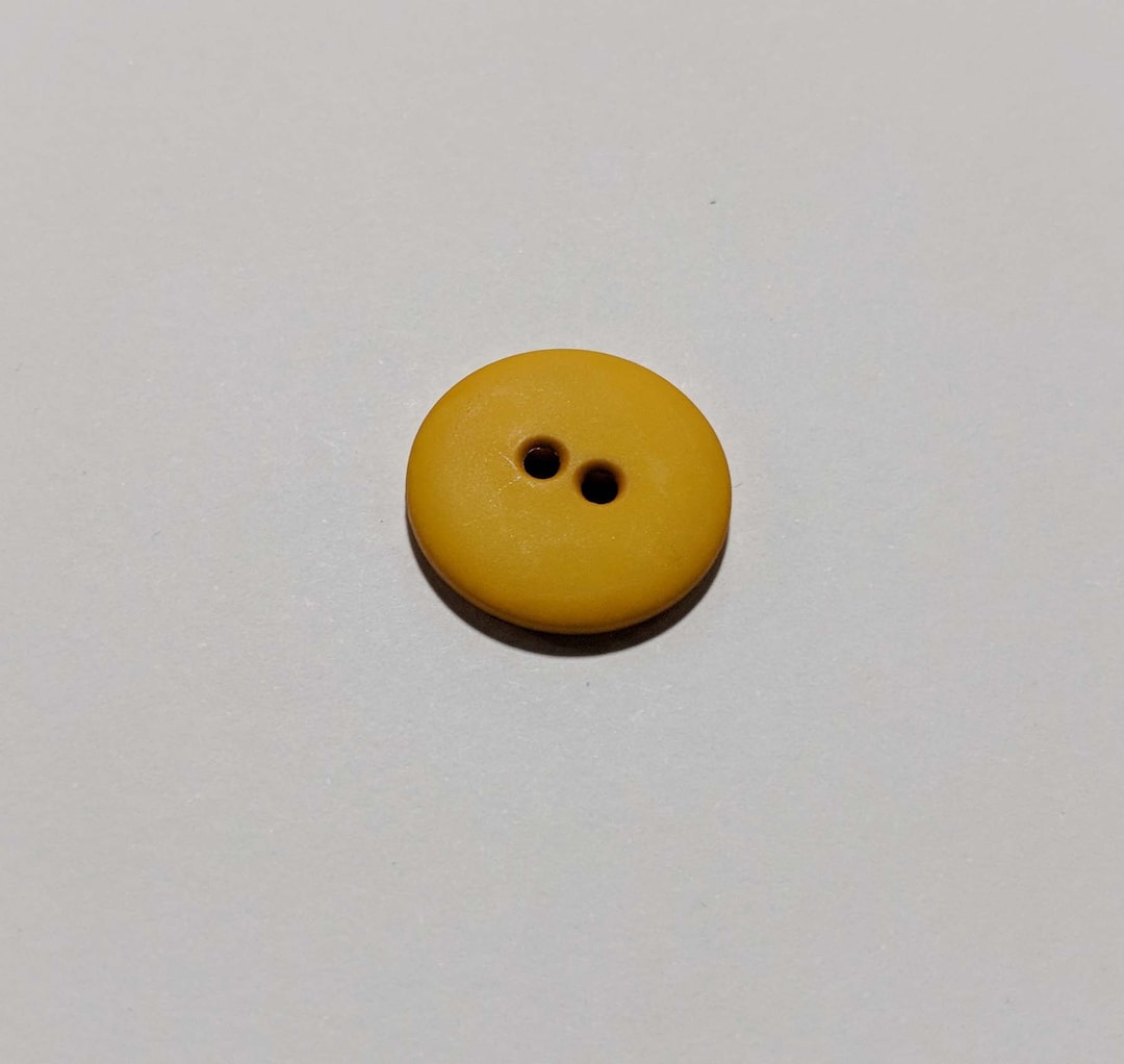 School Gold Round 2 Hole Plastic Button - 20mm / 3/4 Inch - Dill ...