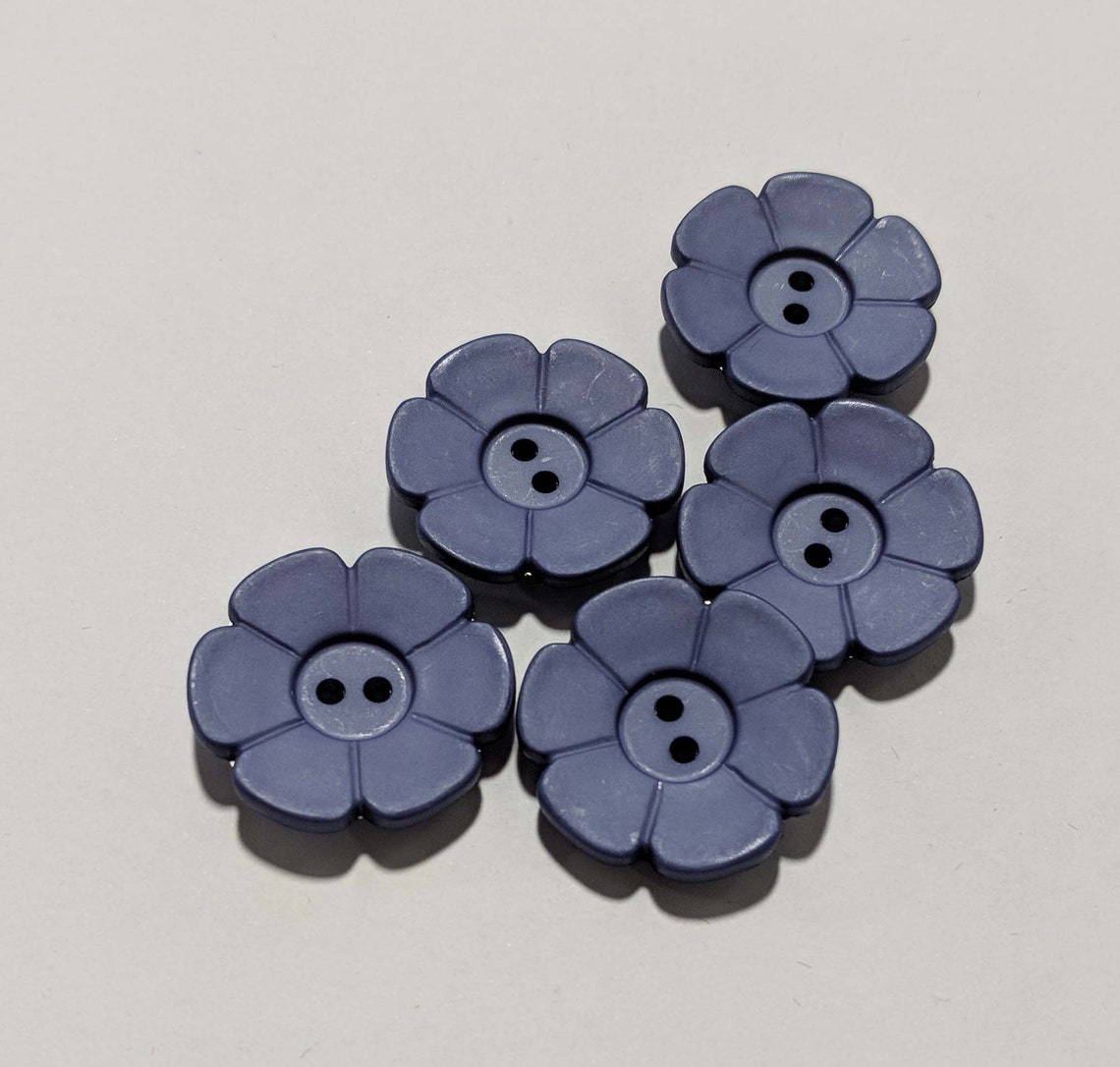 Daisy Dusty Blue Flower Plastic Button - 28mm / 1 1/8 Inch - Dill ...
