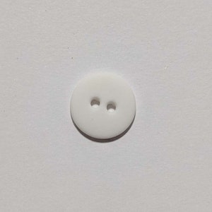 White Round 2 Hole Plastic Button - 13mm / 1/2 Inch - Dill Buttons ...