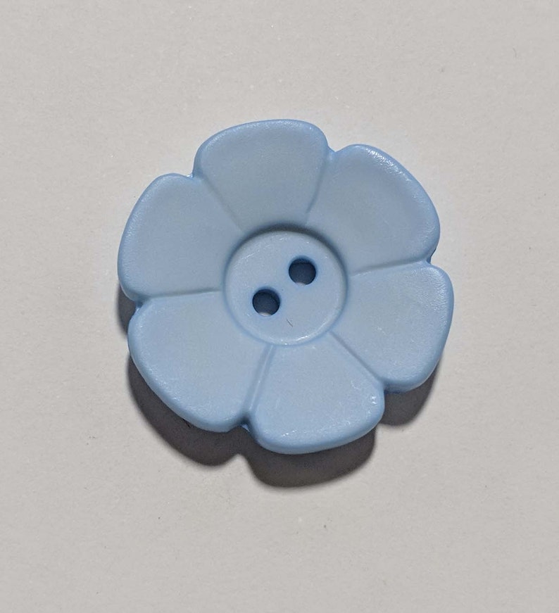 Daisy Light Blue Flower Plastic Button - 28mm / 1 1/8 Inch - Dill ...