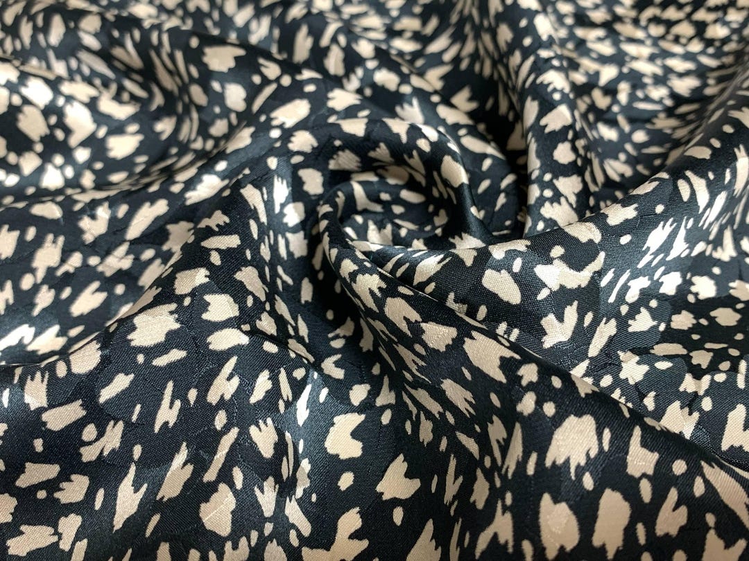 14"x15" Black & White Jaguar Spots - 100% Silk Jacquard Fabric ...