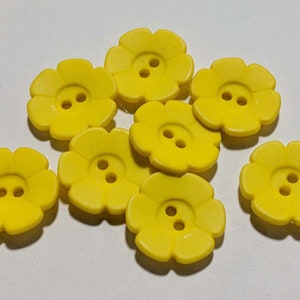 Bright Yellow Daisy Flower Plastic Button - 15mm / 5/8 Inch - Dill ...