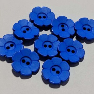 Royal Blue Daisy Flower Plastic Button - 15mm / 5/8 Inch - Dill Buttons ...