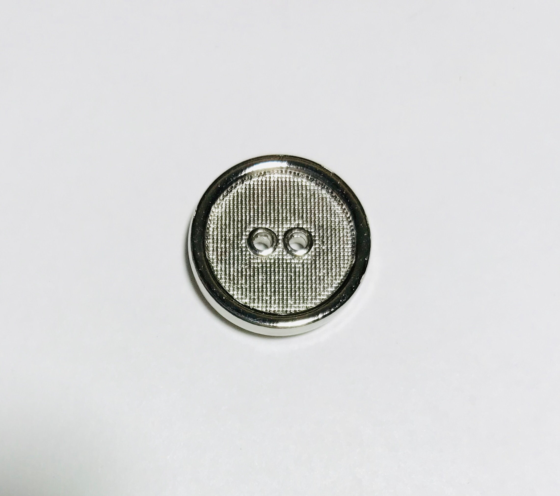 Botón de metal de plata de 2 agujeros 18 mm / 11/16 marca de botones de ...