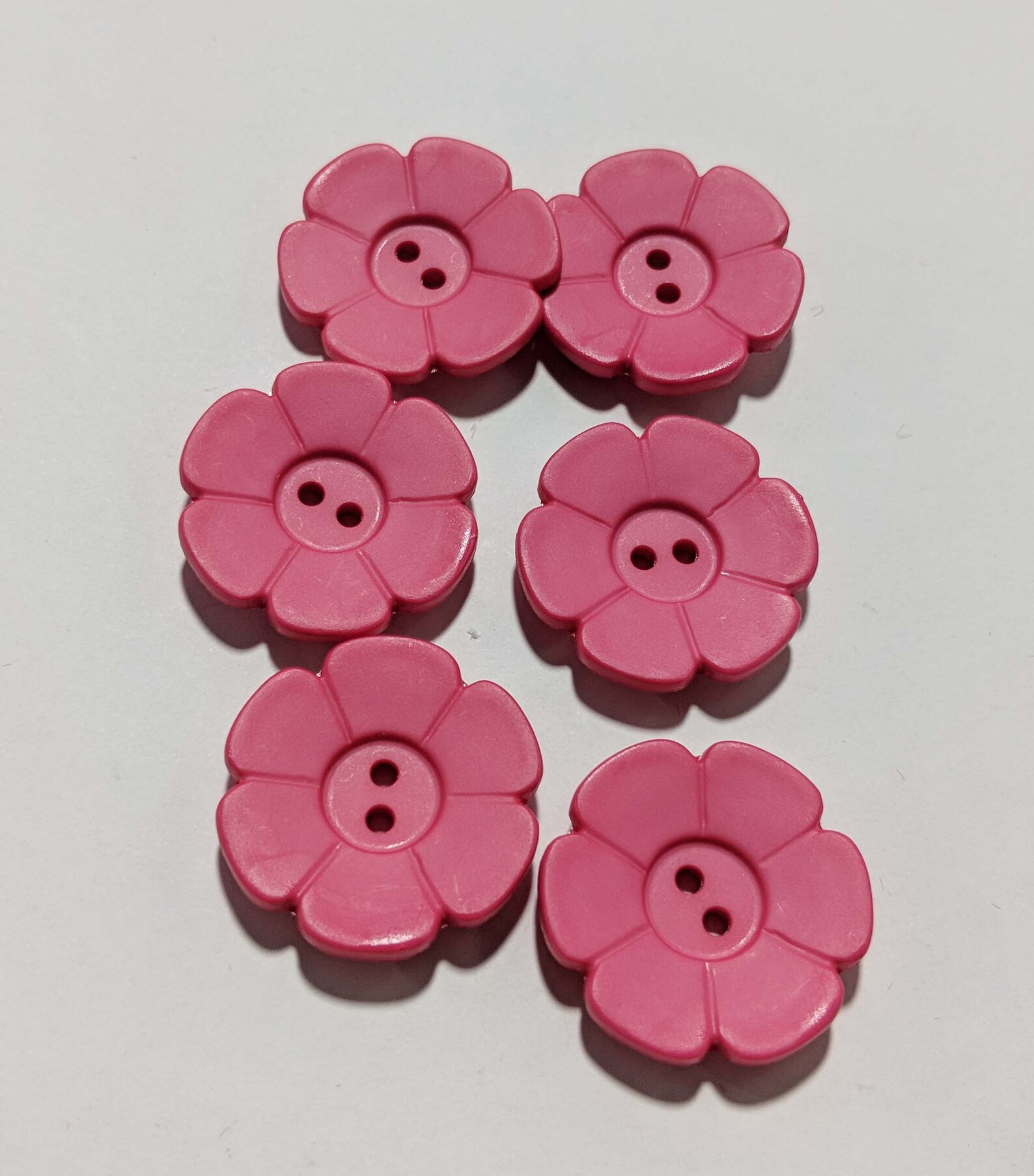 Daisy Fuchsia Pink Flower Plastic Button - 28mm / 1 1/8 Inch - Dill ...