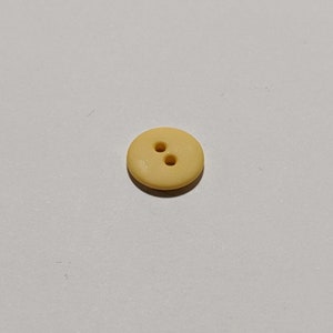 Pale Yellow Round 2 Hole Plastic Button - 13mm / 1/2 Inch - Dill ...
