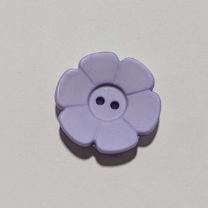 Daisy Lavender Flower Plastic Button - 28mm / 1 1/8 Inch - Dill Buttons ...