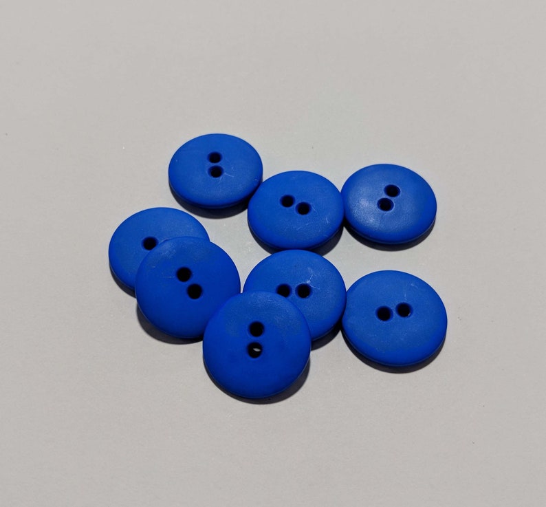 Royal Blue Round 2 Hole Plastic Button - 20mm / 3/4 Inch - Dill Buttons ...