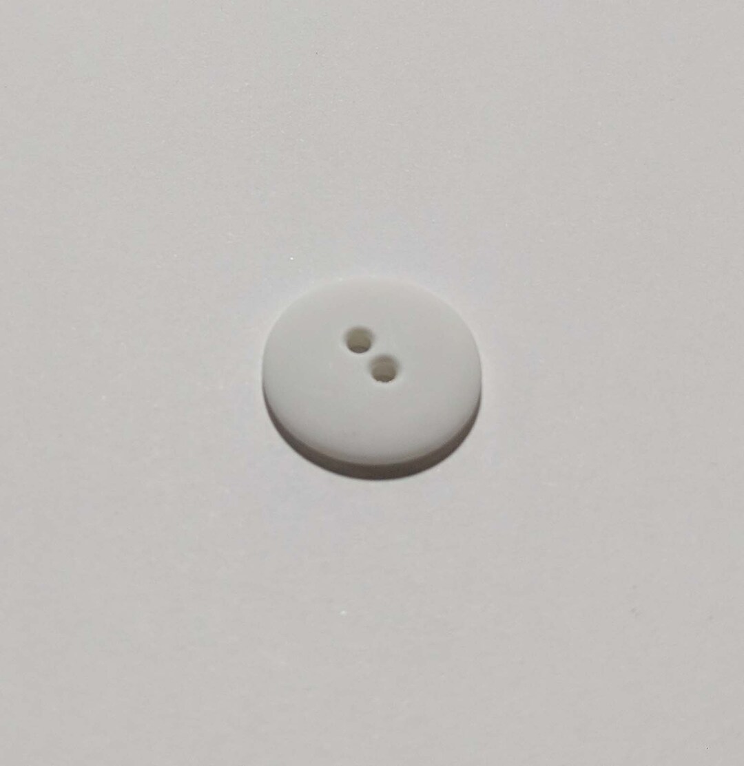 White Round 2 Hole Plastic Button - 20mm / 3/4 Inch - Dill Buttons ...