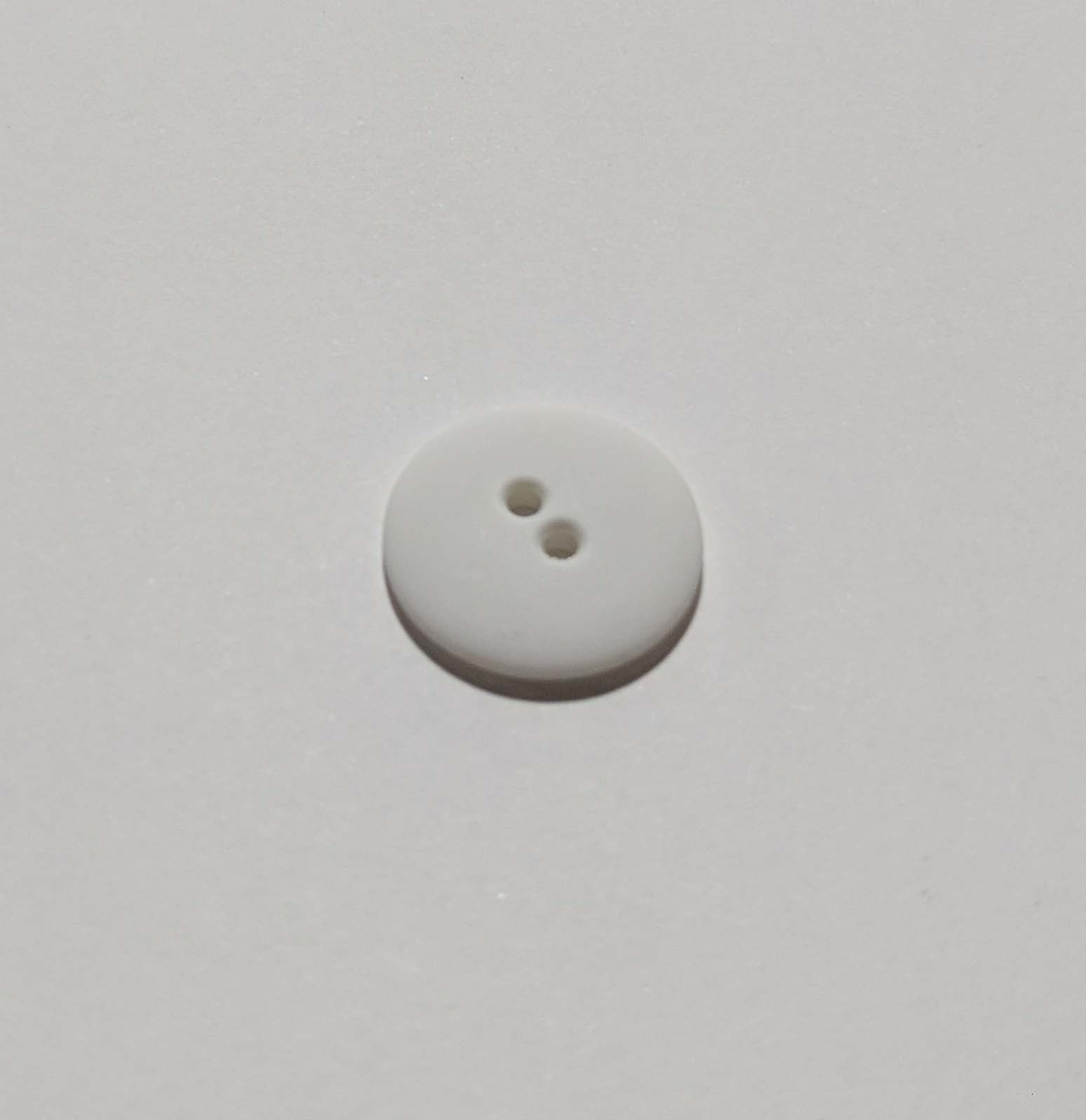 White Round 2 Hole Plastic Button - 20mm / 3/4 Inch - Dill Buttons ...