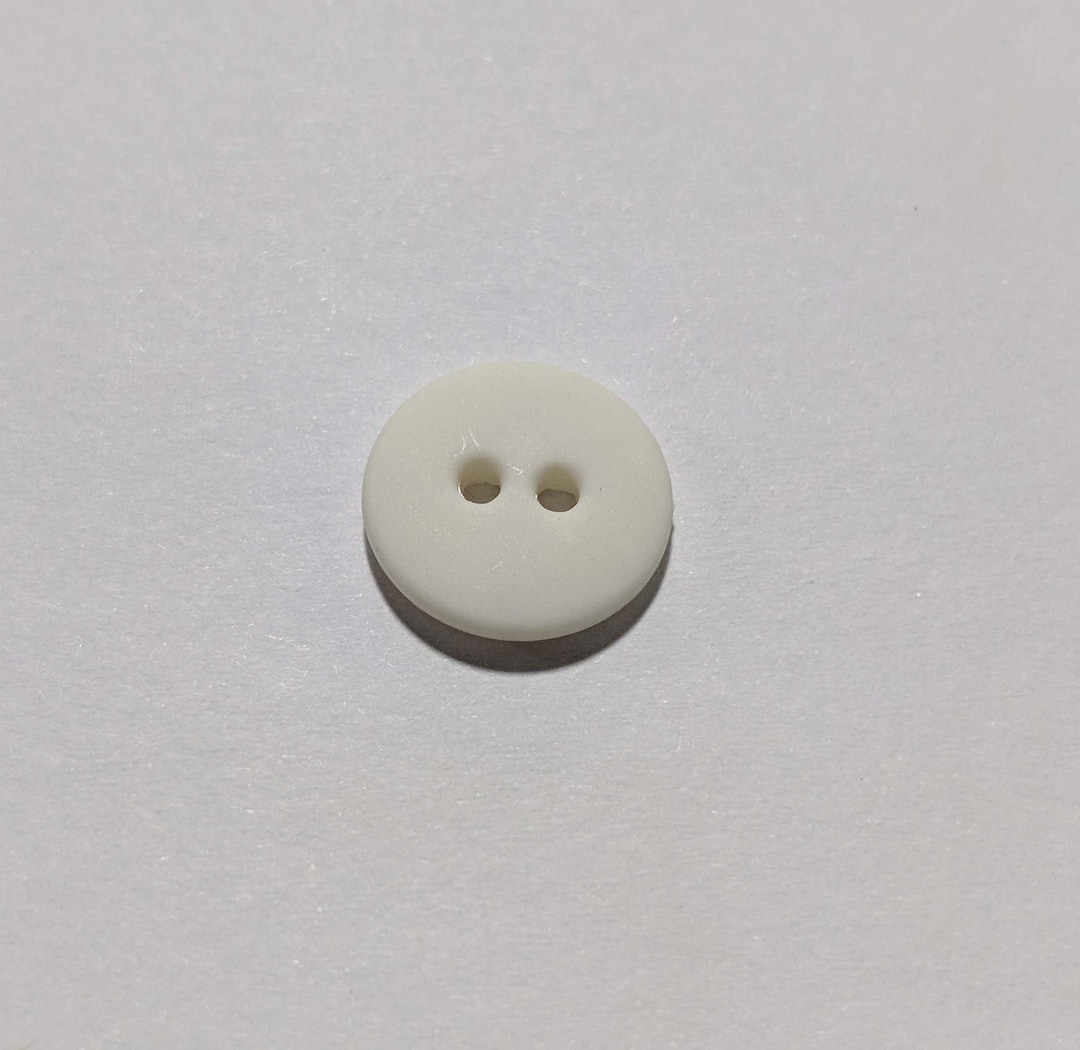 Off White Round 2 Hole Plastic Button - 13mm / 1/2 Inch - Dill Buttons ...