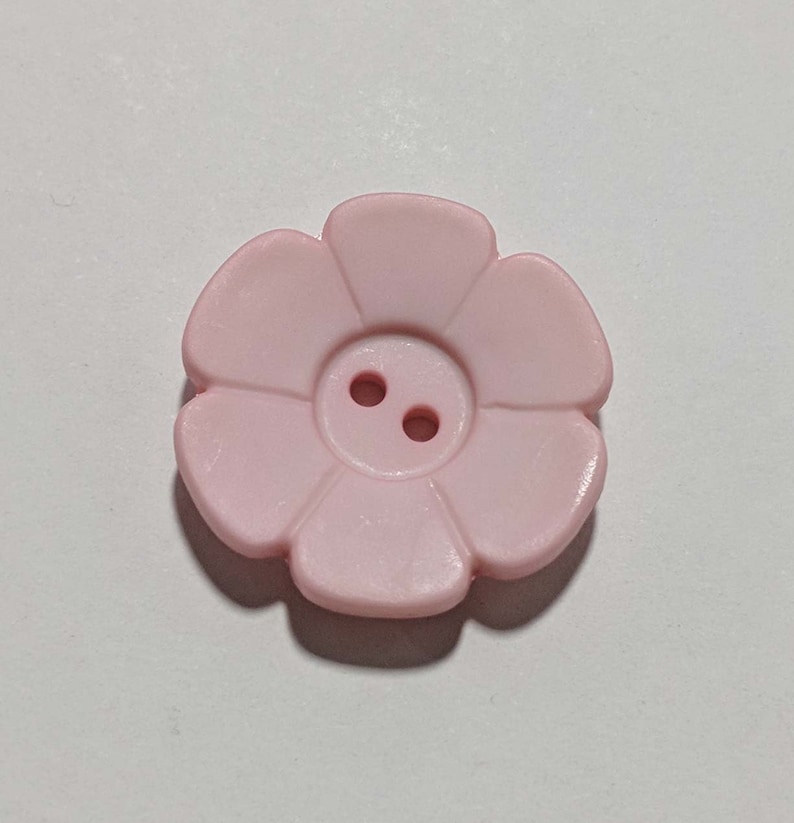 Daisy Pink Flower Plastic Button - 28mm / 1 1/8 Inch - Dill Buttons ...