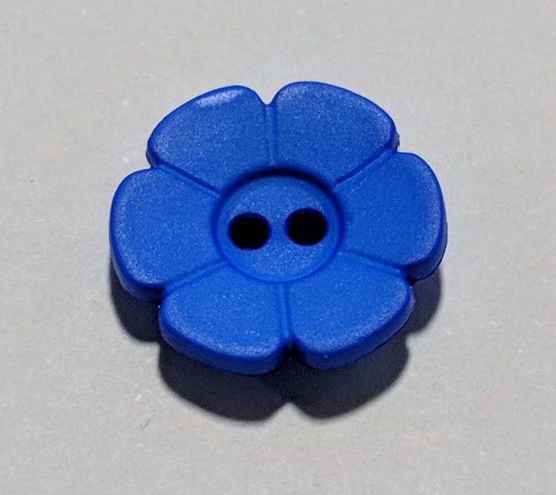 Royal Blue Daisy Flower Plastic Button - 15mm / 5/8 Inch - Dill Buttons ...