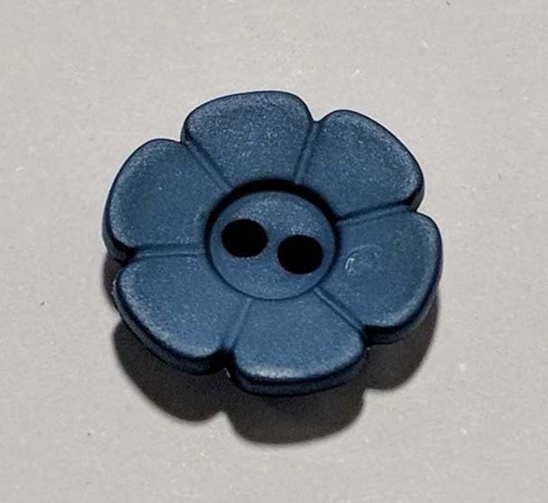 Blue Teal Daisy Flower Plastic Button - 15mm / 5/8 Inch - Dill Buttons ...