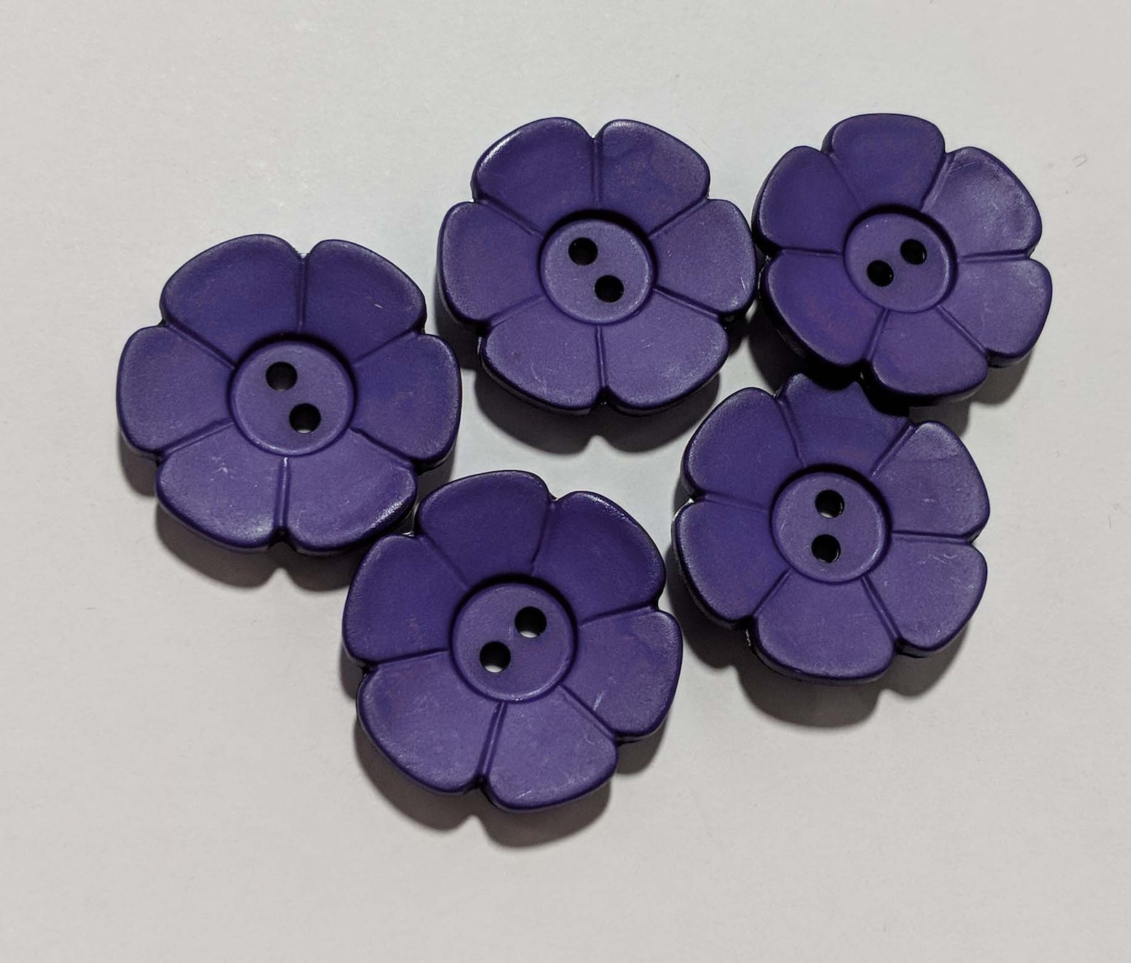 Daisy Purple Flower Plastic Button - 28mm / 1 1/8 Inch - Dill Buttons ...