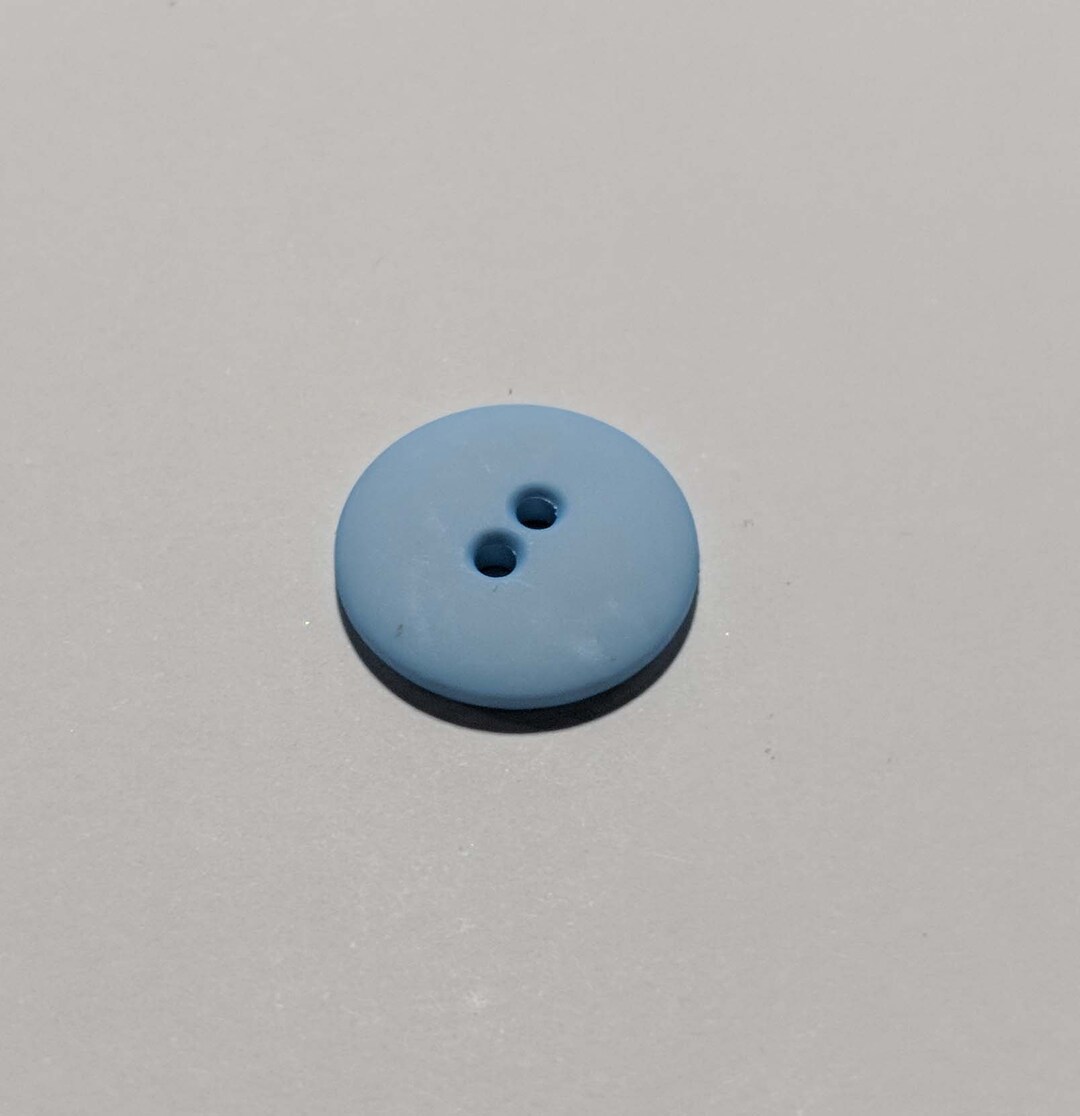 Light Blue Round 2 Hole Plastic Button - 20mm / 3/4 Inch - Dill Buttons ...