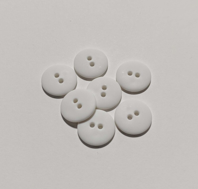 White Round 2 Hole Plastic Button 15mm / 5/8 Inch Dill - Etsy