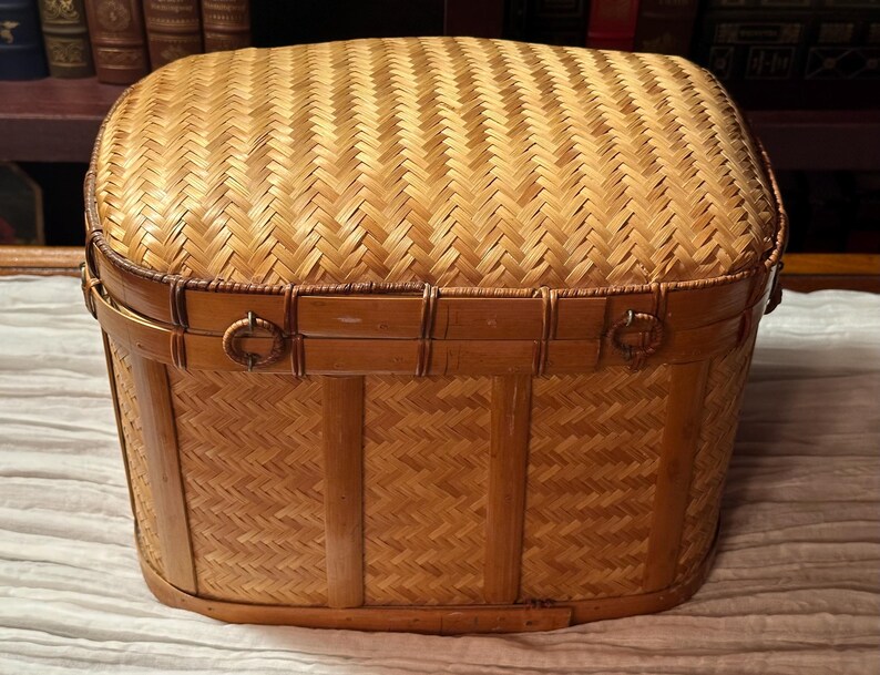Vintage Asian Chinoiserie Herringbone Woven Ratan / Wicker Lidded ...