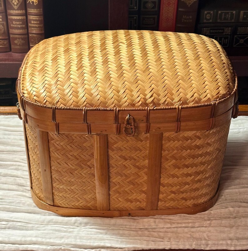 Vintage Asian Chinoiserie Herringbone Woven Ratan / Wicker Lidded ...