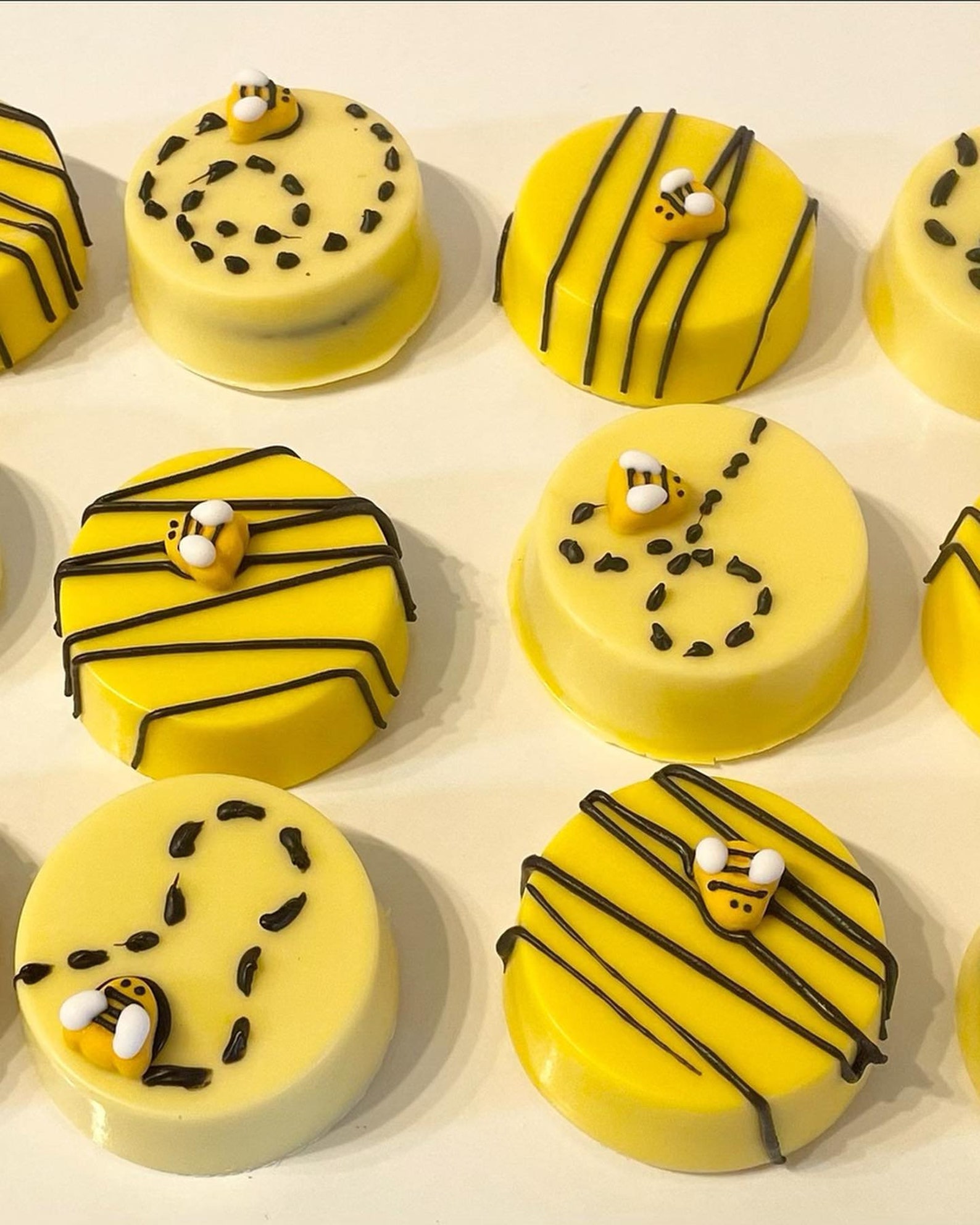Bee Chocolate Covered Oreos - Etsy