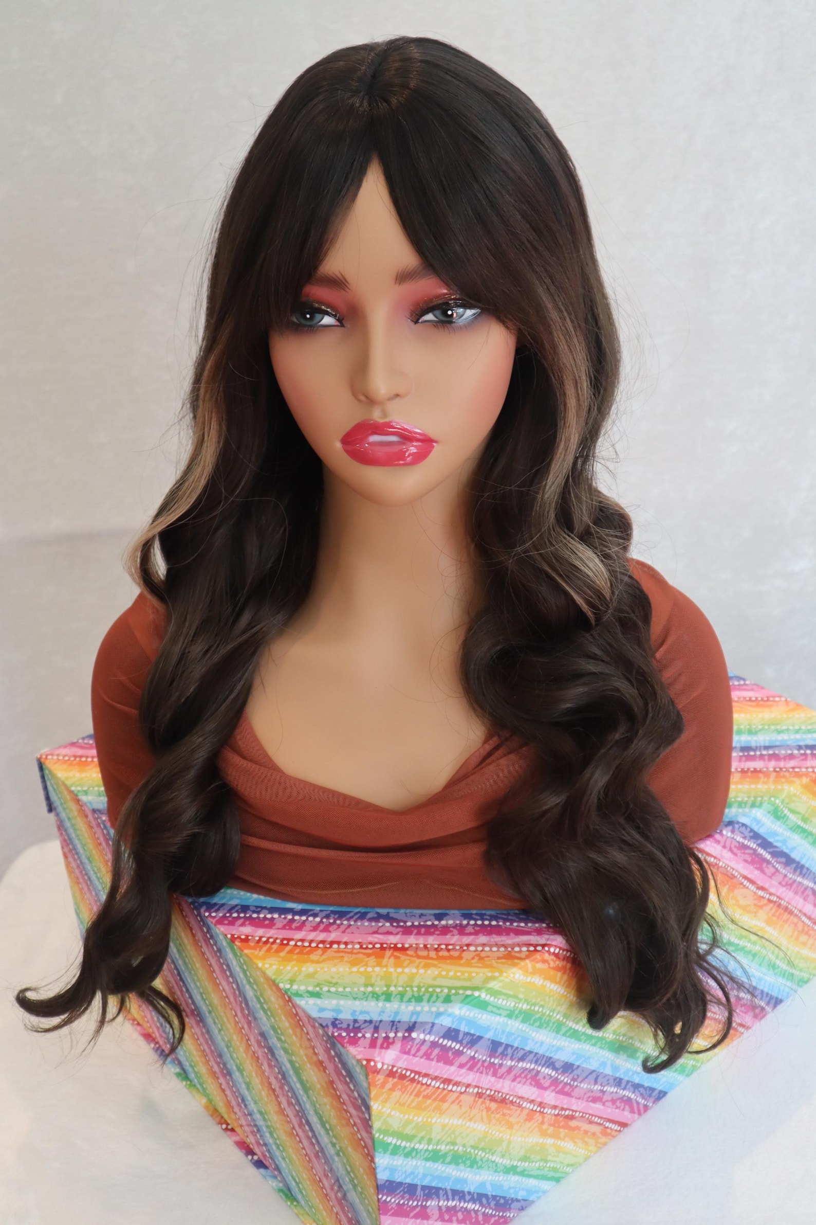 Natural Dark Brown Wavy Wig With Blonde Highlights and Soft Light Bangs ...