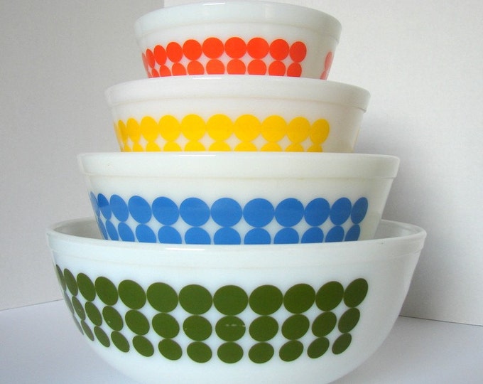 Vintage Pyrex New Dot Polka Dot Mixing Bowls - Etsy