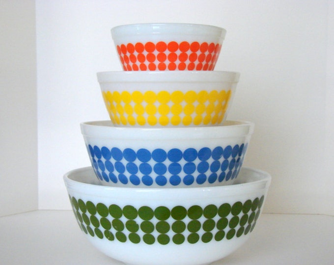 Vintage Pyrex New Dot Polka Dot Mixing Bowls - Etsy