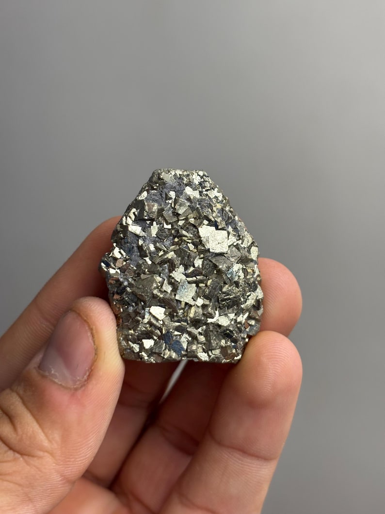 4799. Pyrite cubique sur matrice (pierre naturelle non précieuse ...