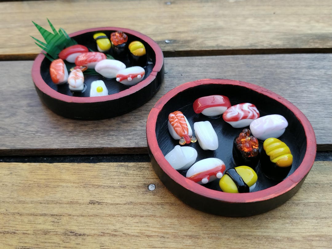 Japanese Glass Sushi Set – 10 Piece Sushi in Round Wooden Bowl ...