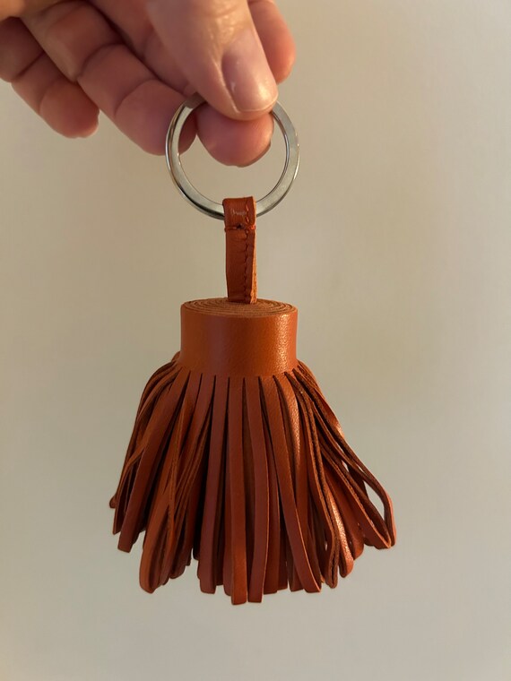 Preowned amazon pom pom - Gem