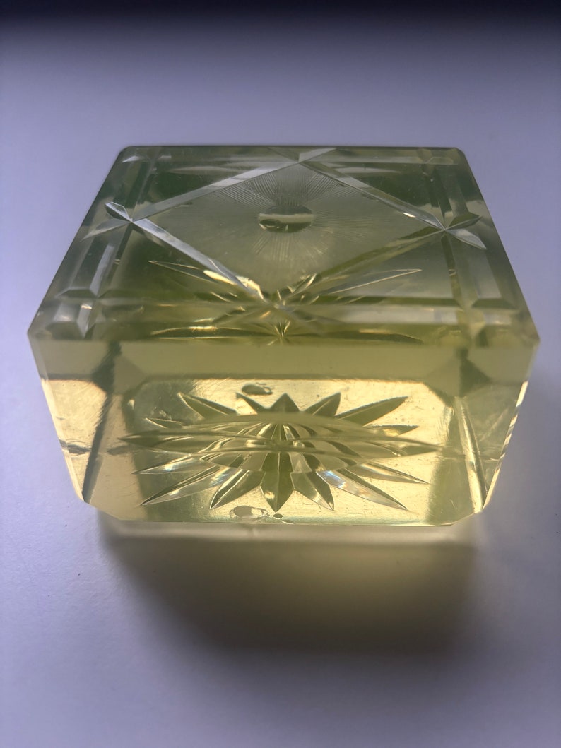 Val St. Lambert: Paperweight in Uranium / Vaseline Crystal Art Deco ...
