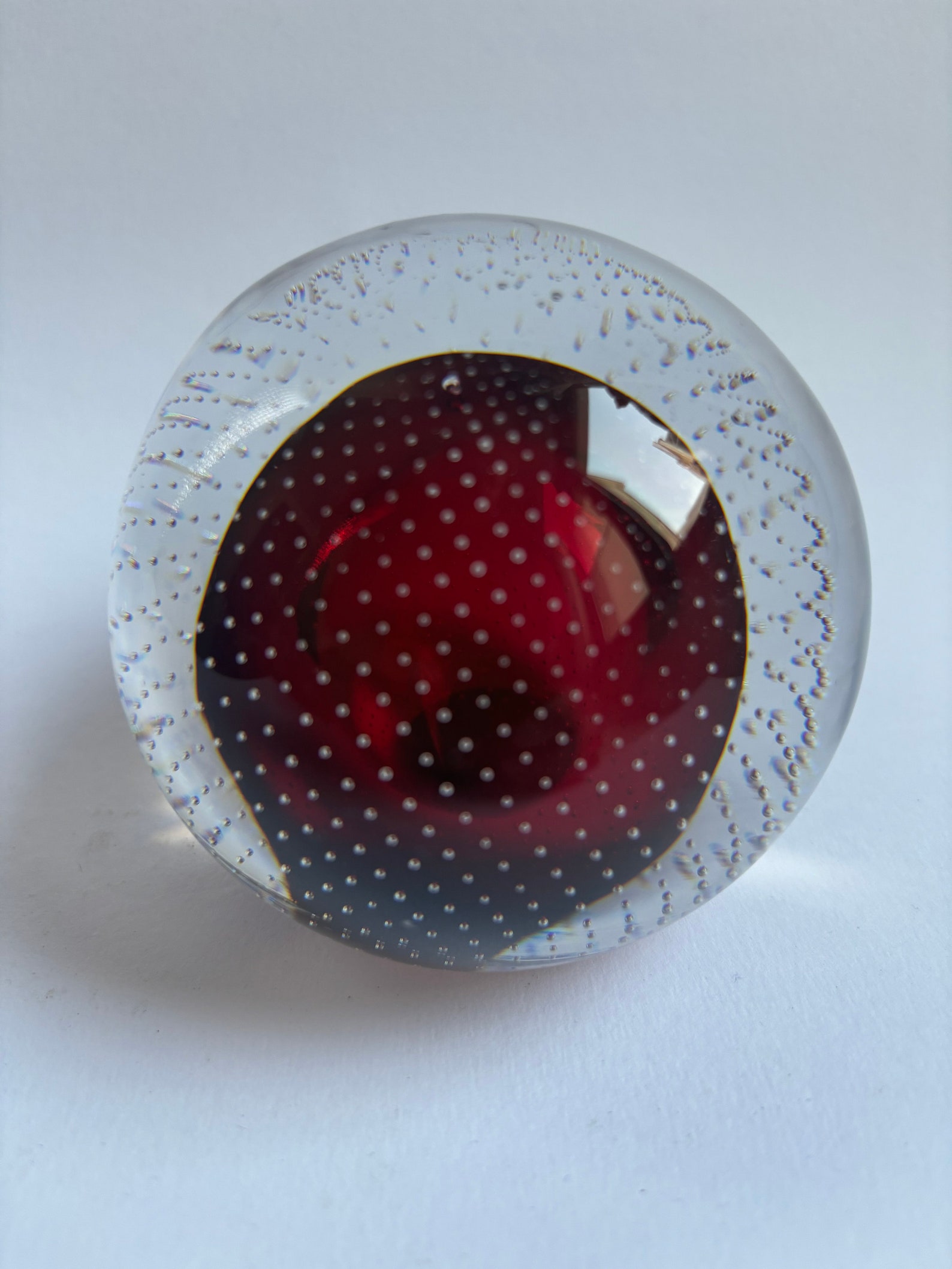 Val St. Lambert: Paperweight 'symphonie' in Doubled Ruby-white Crystal ...