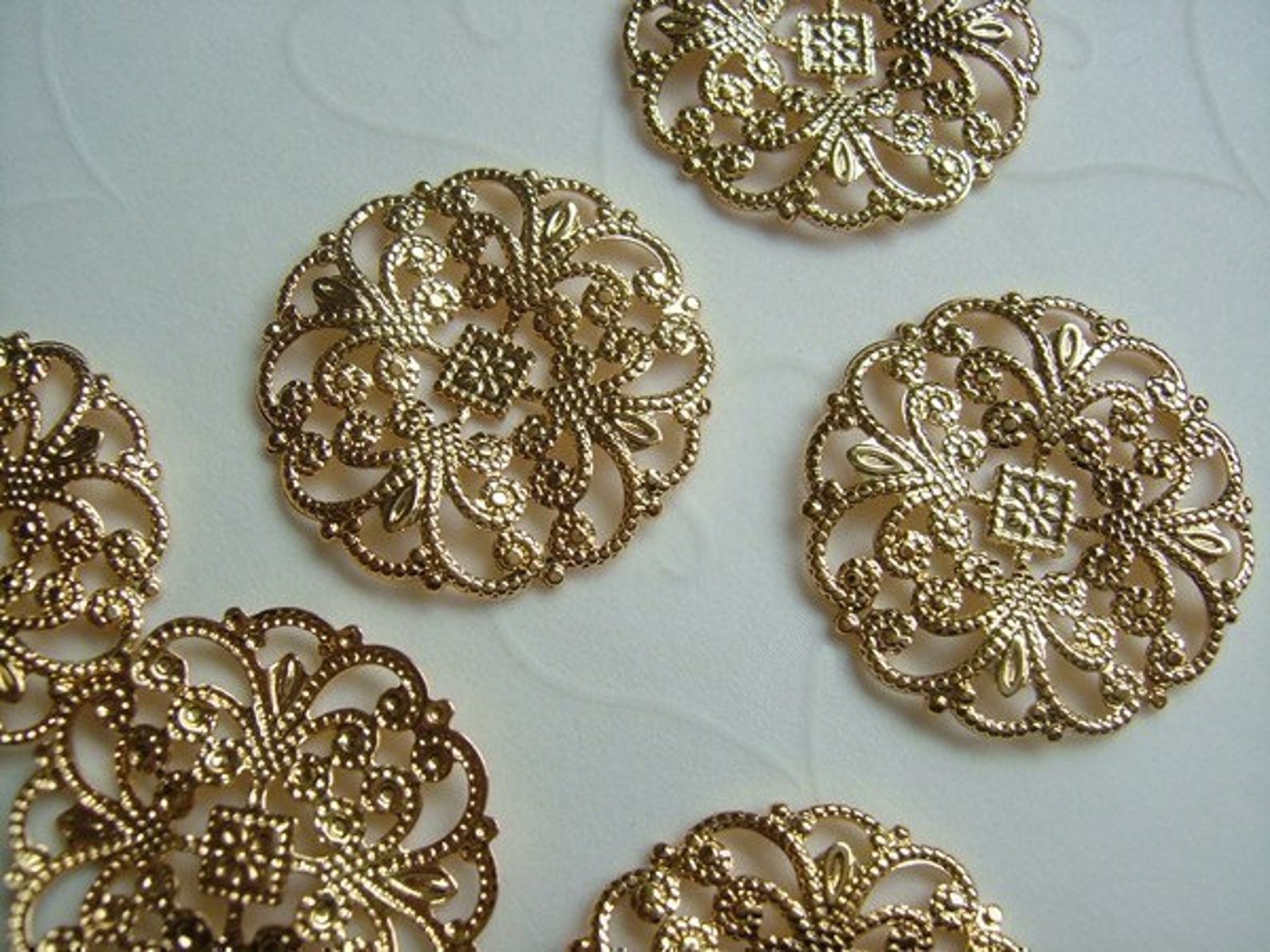 12 Pieces of Gold Plated OR Silver Plated Filigree Round Focal - Etsy