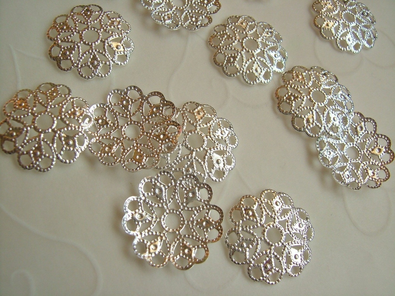 25 Pieces of Gold Plated OR Silver Plated Small Filigree Round - Etsy