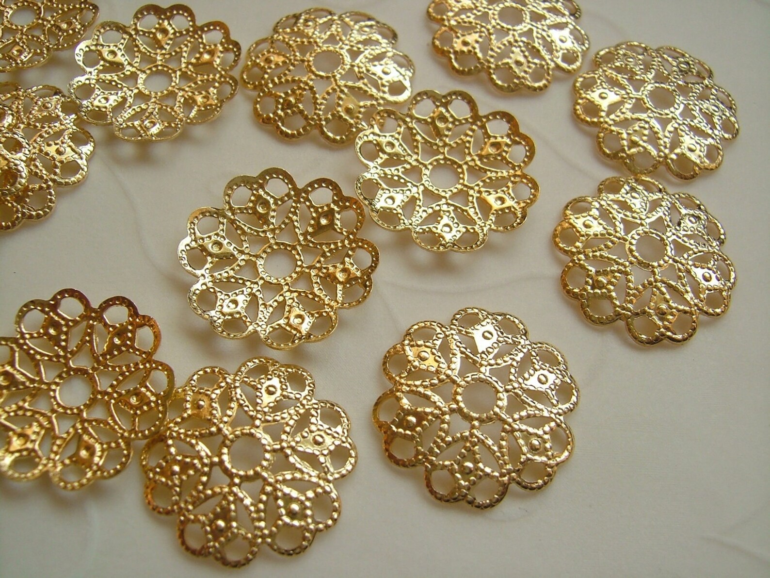 25 Pieces of Gold Plated OR Silver Plated Small Filigree Round - Etsy
