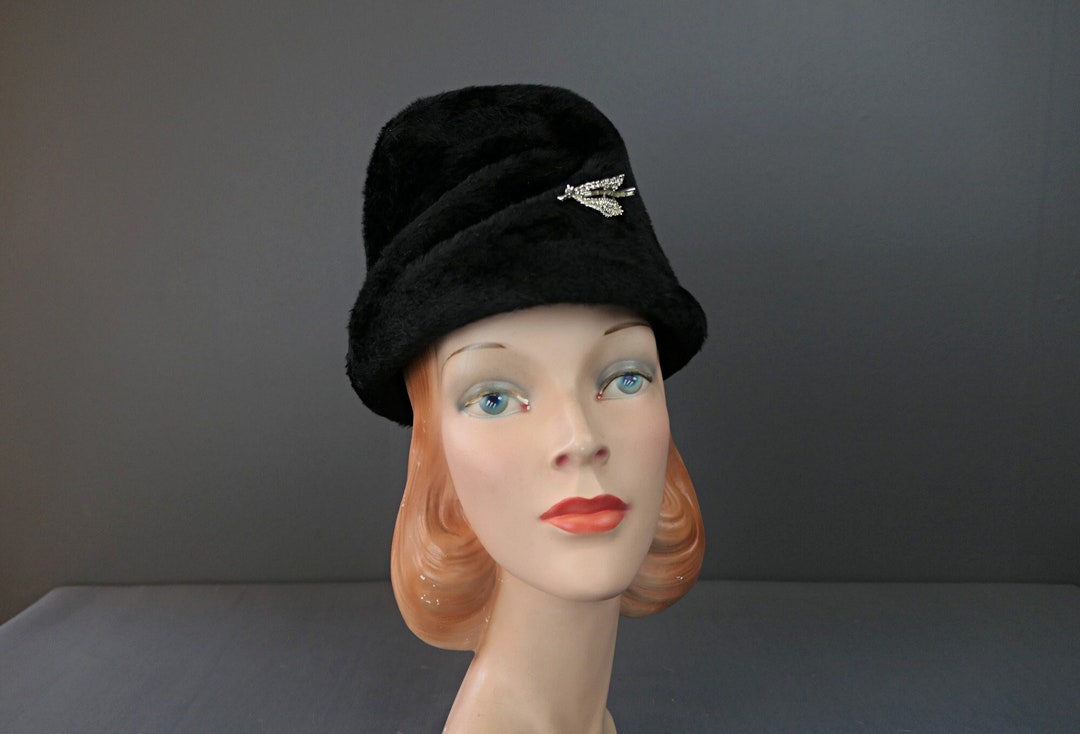 Vintage Black Toque Hat Fur Felt With Rhinestone Brooch, 1950s 22 Inch ...
