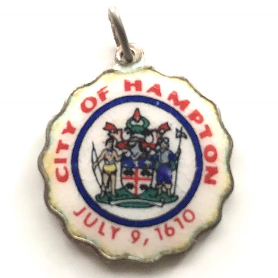 City of Hampton, New York Seal Souvenir Enameled Travel Bracelet Charm ...