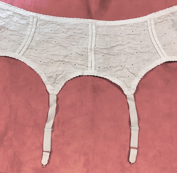 VINTAGE 50s GARTER BELT, white cotton with eyelets, s… - Gem
