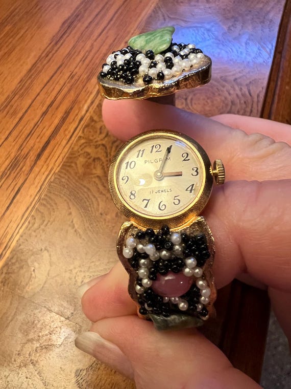 Vintage jeweled Pilgrim wristwatch - Gem