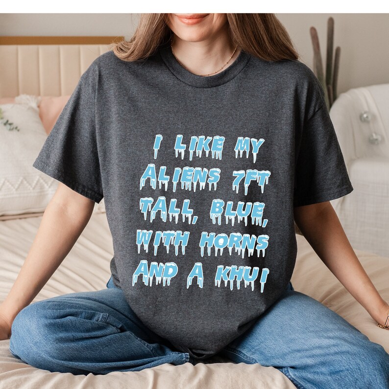 I Like My Aliens 7FT Tall, Blue, With Horns and a Khui T-shirt Ice ...