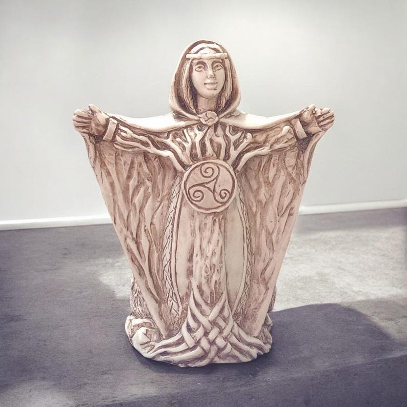 Danu Celtic Goddess Statue River Goddess Anann Anu Dana Mother of Gods ...