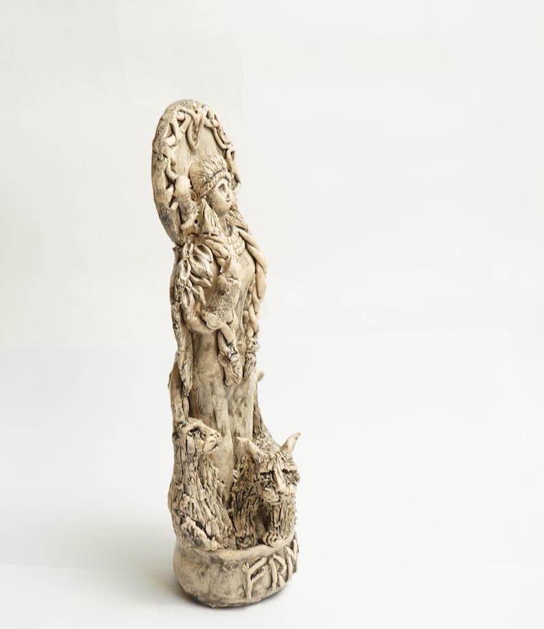 Freya Asatru Altar Freyja Goddess Statue Freya Cats Freyja Statue Freja ...