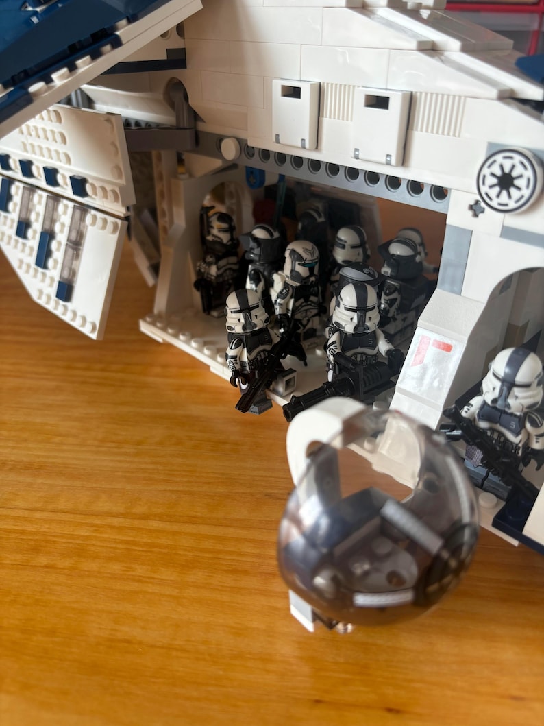 Custom 104th Wolfpack Republic Gunship With Plo Koon Commander Wolffe ...