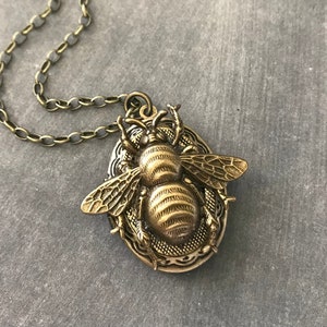 Bold Bee Locket Vintage Inspired Unisex Locket Insect Jewelry - Etsy