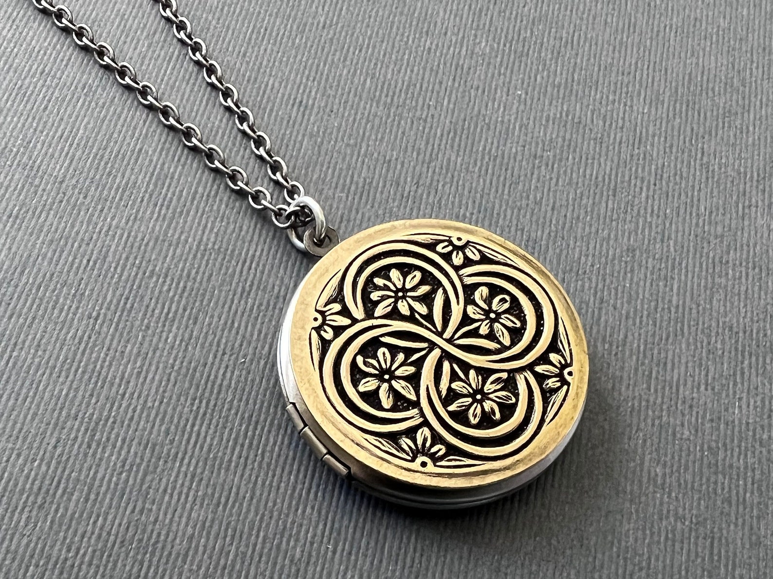 Celtic Floral Locket Necklace Round Pendant Celtic Jewelry - Etsy