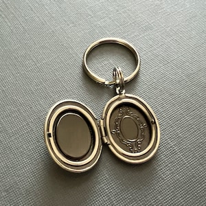 Floral Bird Locket Key Ring Nature Inspired Unisex Oval Locket Key ...