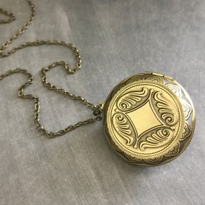 XL LION Locket Leo Birthday Gift Zodiac Lion Round Locket Vintage Style ...