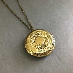 XL LION Locket Leo Birthday Gift Zodiac Lion Round Locket Vintage Style ...