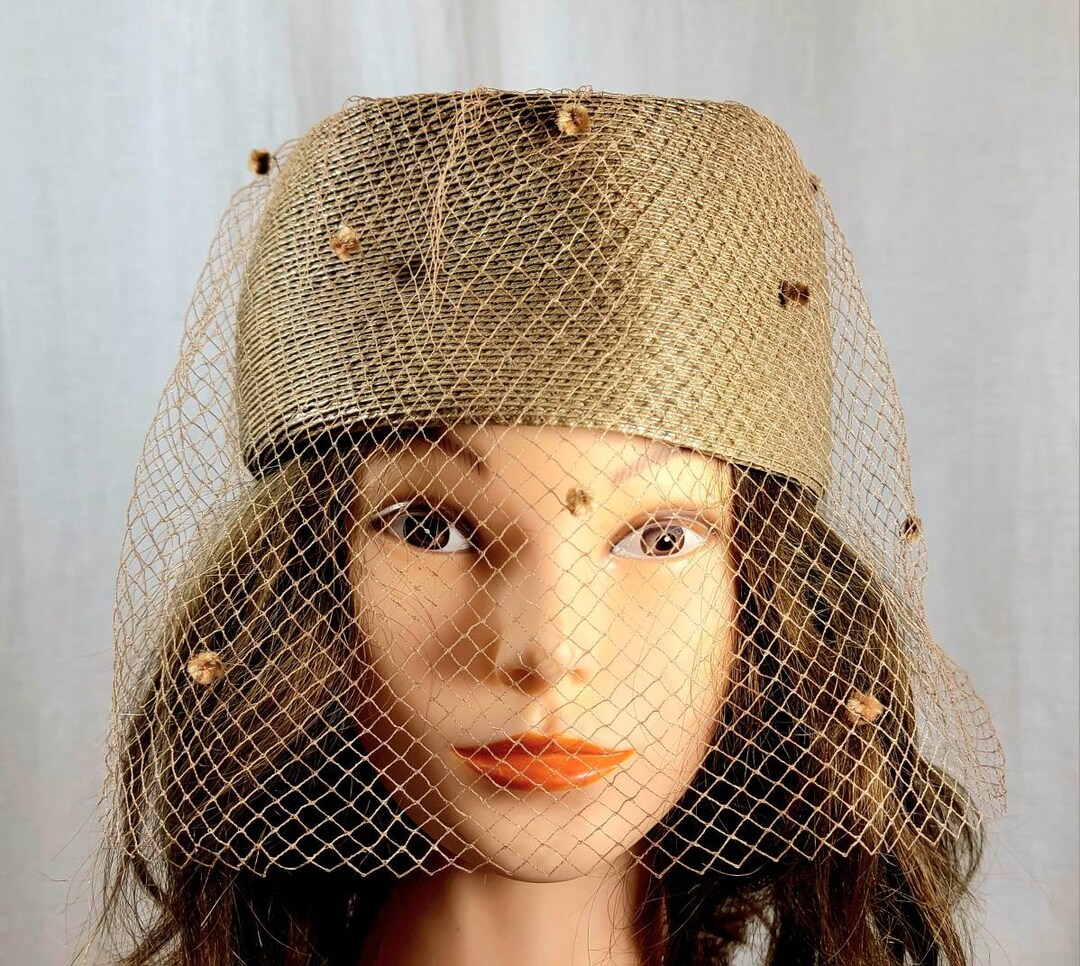 Bellini Straw Hat in Beige With Birdcage Veil, Vintage Cloche Style - Etsy